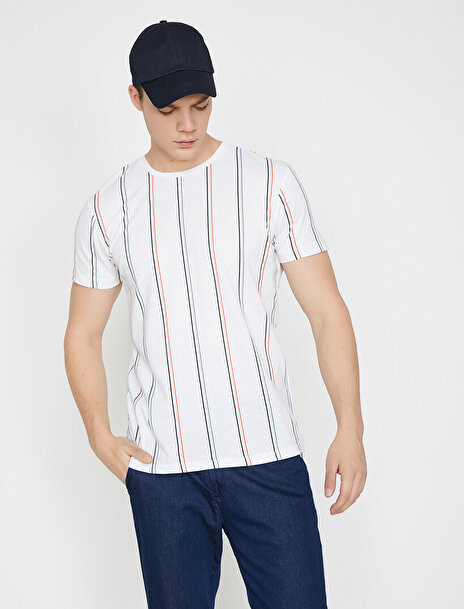 Koton Erkek Bisiklet Yaka Çizgili Regular Fit Tişört