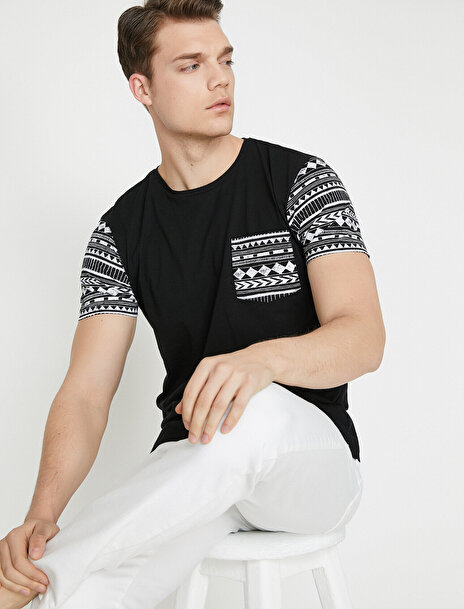 Koton Erkek Bisiklet Yaka Desenli Cepli T-Shirt