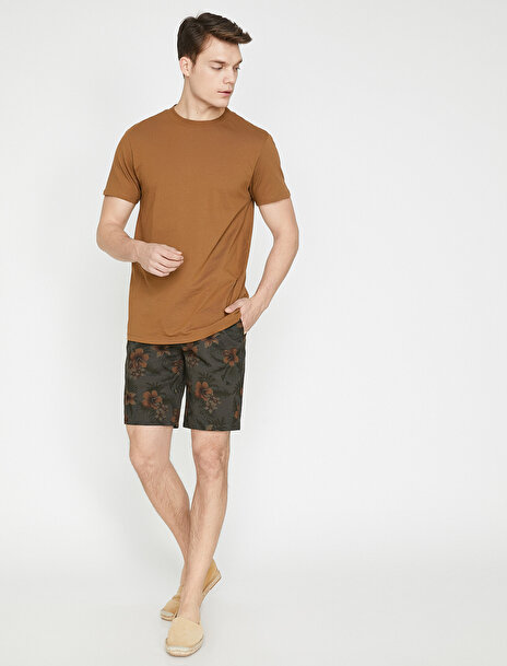 Koton Erkek Cep Detaylı Desenli Skinny Fit Şort Koton Erkek Cep Detaylı Desenli Skinny Fit Şort