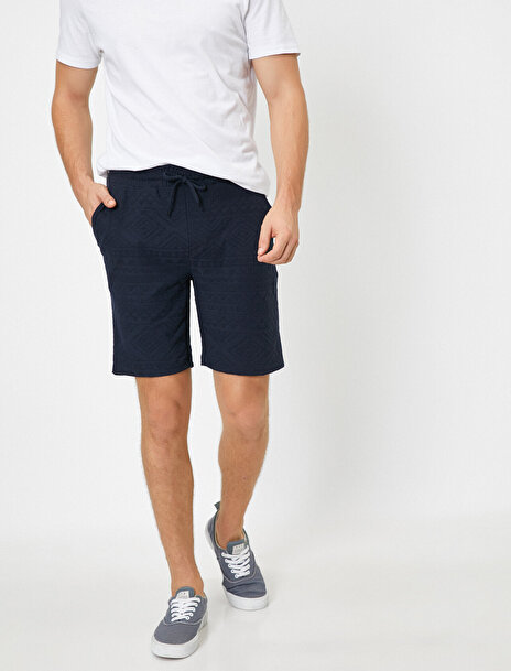 Koton Erkek Desenli Kumaş Cep Detaylı Beli Bağlamalı Şort