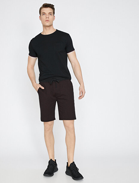 Koton Erkek Cep Detaylı Beli Bağlamalı Desenli Kumaş Şort Koton Erkek Cep Detaylı Beli Bağlamalı Desenli Kumaş Şort