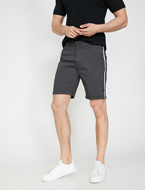 Koton Erkek Cep Detaylı Yanı Şeritli Slim Fit Şort Koton Erkek Cep Detaylı Yanı Şeritli Slim Fit Şort