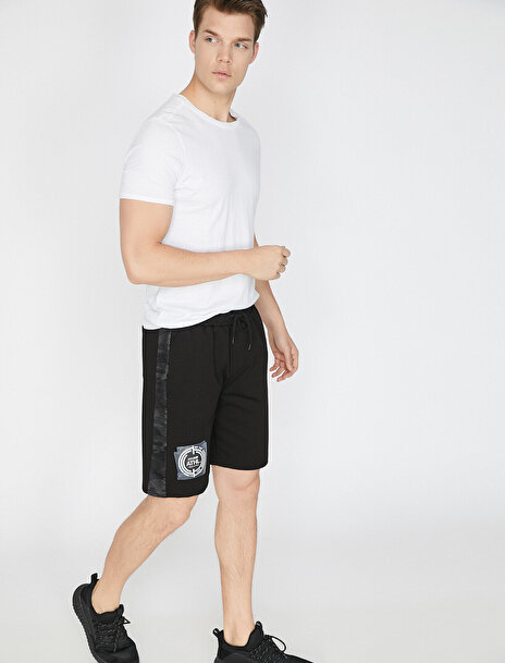 Koton Erkek Yanları Şeritli Baskılı Cep Detaylı Şort