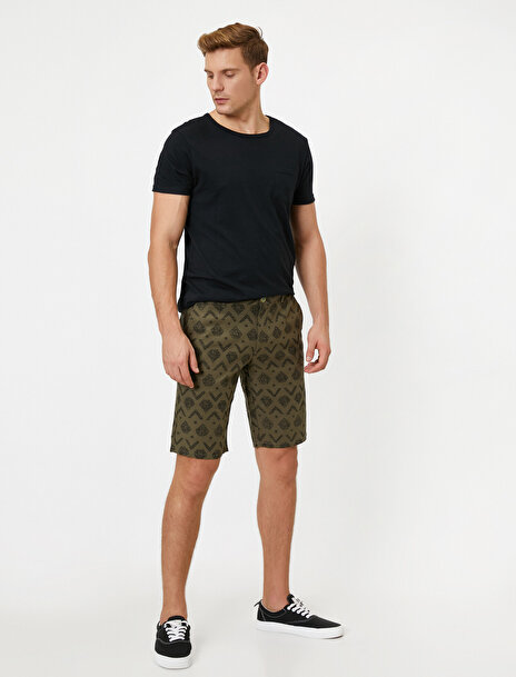 Koton Erkek Cep Detaylı Geometrik Desenli Slim Fit Şort Koton Erkek Cep Detaylı Geometrik Desenli Slim Fit Şort
