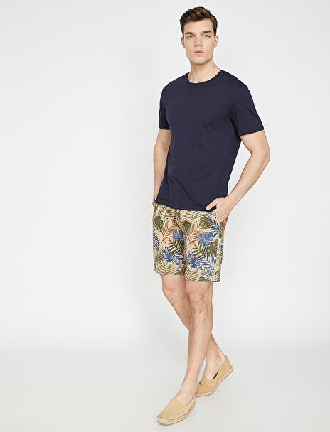 Koton Erkek Cep Detaylı Yaprak Desenli Slim Fit Şort Koton Erkek Cep Detaylı Yaprak Desenli Slim Fit Şort