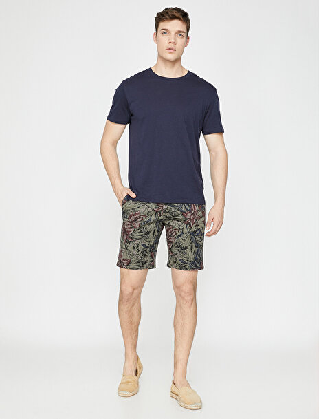 Koton Erkek Cep Detaylı Yaprak Baskılı Skinny Fit Şort Koton Erkek Cep Detaylı Yaprak Baskılı Skinny Fit Şort