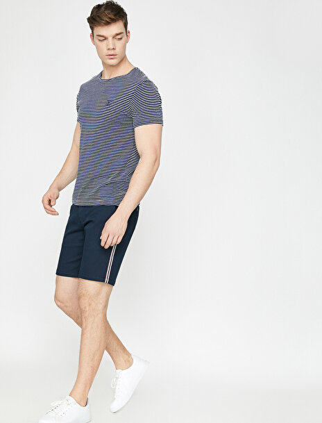 Koton Erkek Cep Detaylı Yanı Şeritli Slim Fit Şort Koton Erkek Cep Detaylı Yanı Şeritli Slim Fit Şort