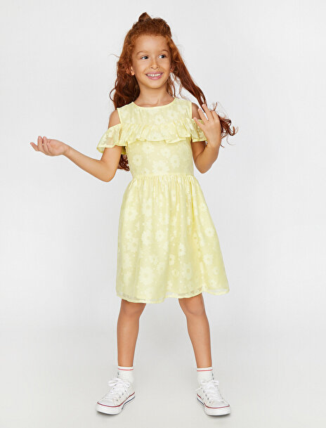 Koton Kız Çocuk Çiçekli Kumaştan Yakası Fırfırlı Belden Oturtmalı Orta Boy Elbise Koton Kız Çocuk Çiçekli Kumaştan Yakası Fırfırlı Belden Oturtmalı Orta Boy Elbise