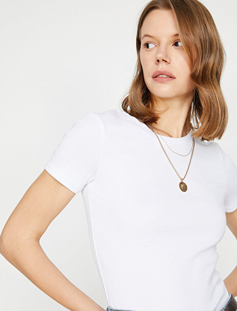 Koton Kadın Bisiklet Yaka Dar Kesim Basic Tişört