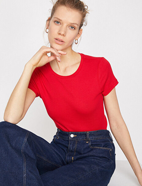 Koton Kadın Bisiklet Yaka Dar Kesim Basic Tişört